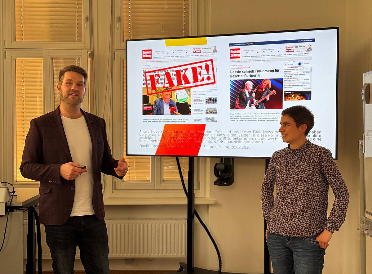 Mit Fakten gegen Fakes - Schulung der 7. Fakultät - Die 7. Fakultät